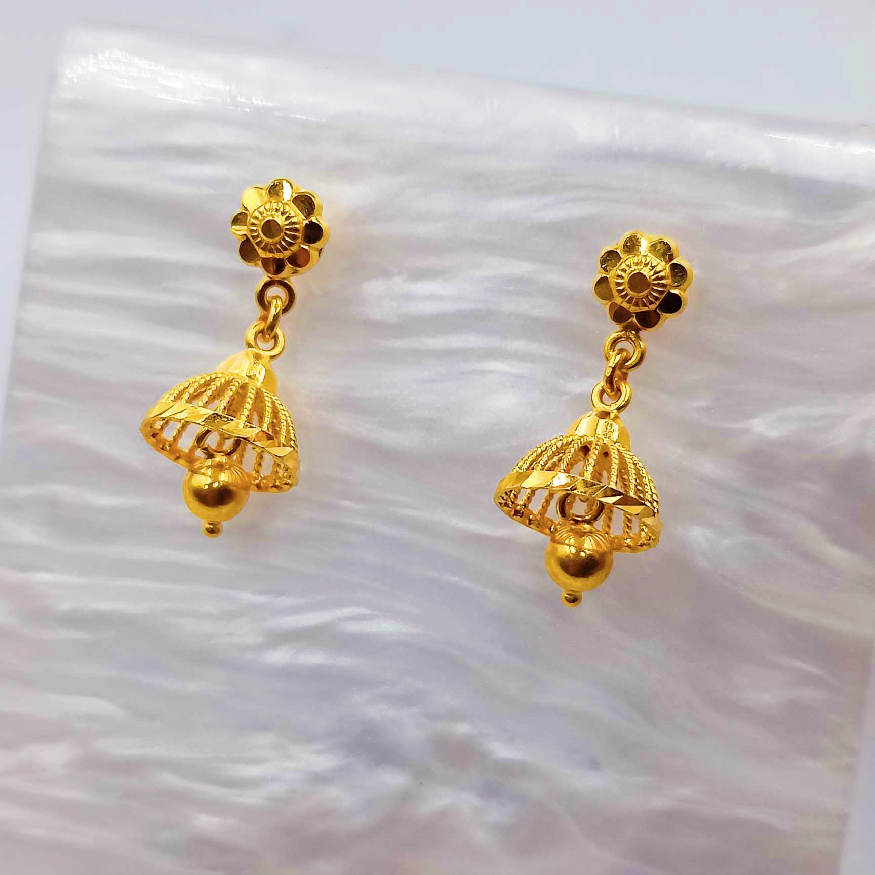 916 Gold Jimiki Stud Earrings