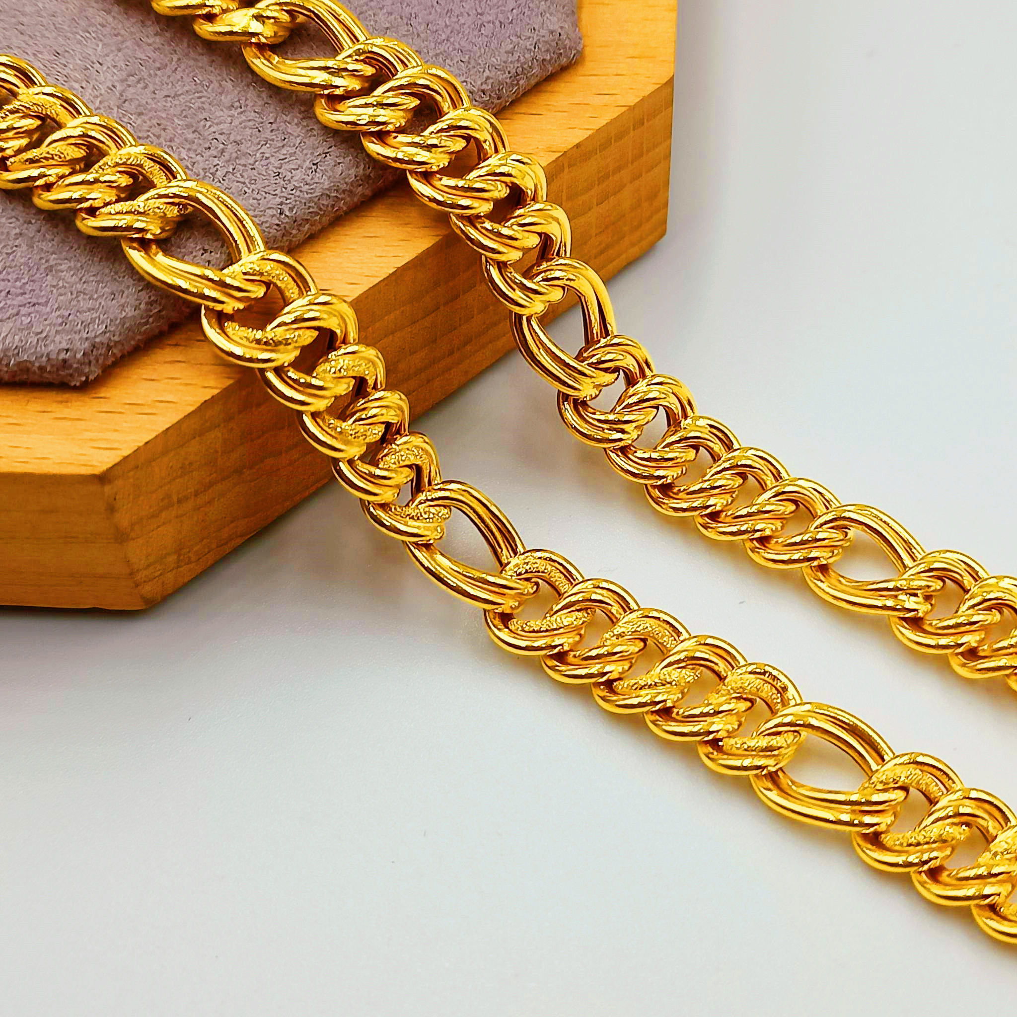 916 GOLD CHUNKY DOUBLE CURB CHAIN – Marina Goldsmith