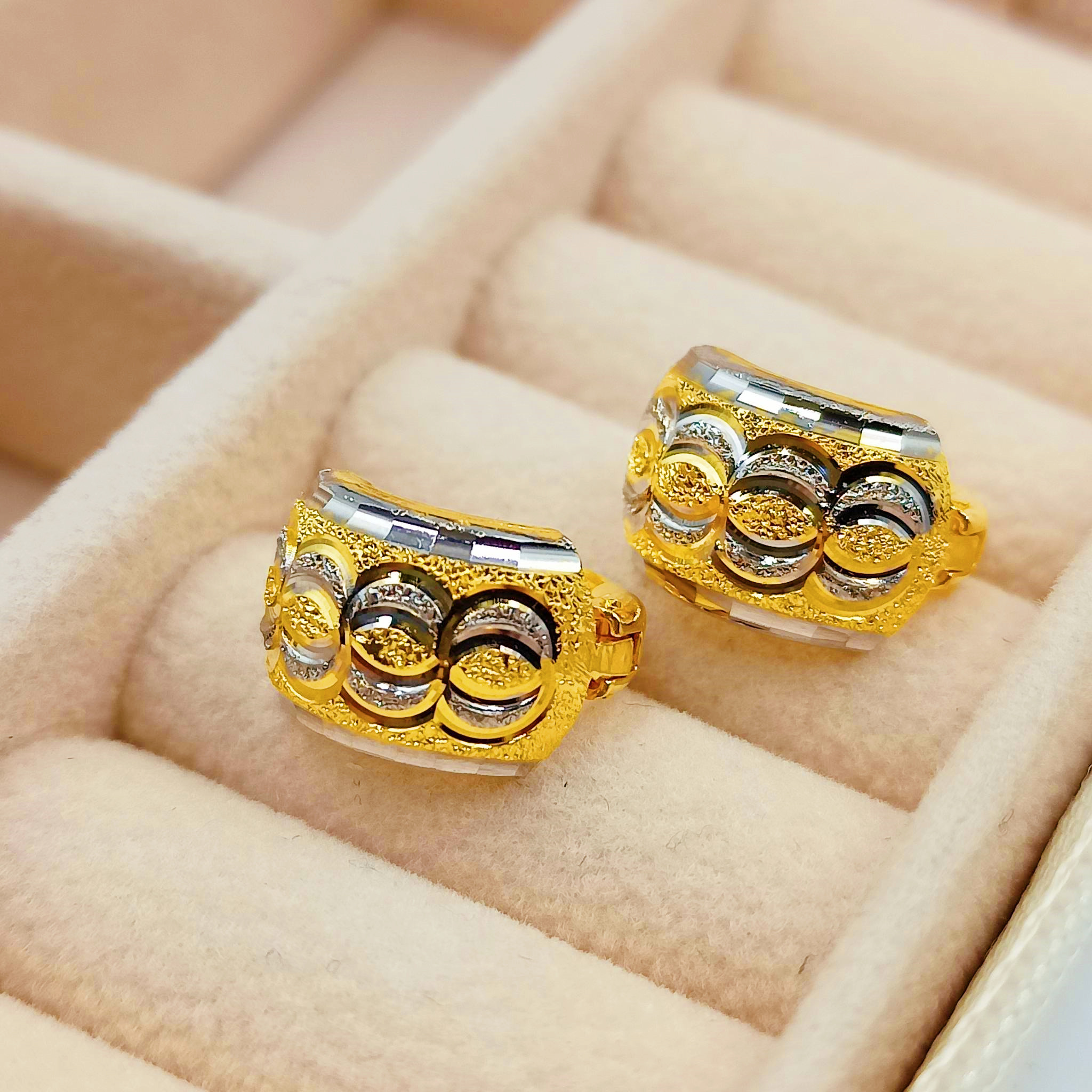 916 Gold Two Tone Spring Clip Earrings – Marina Goldsmith