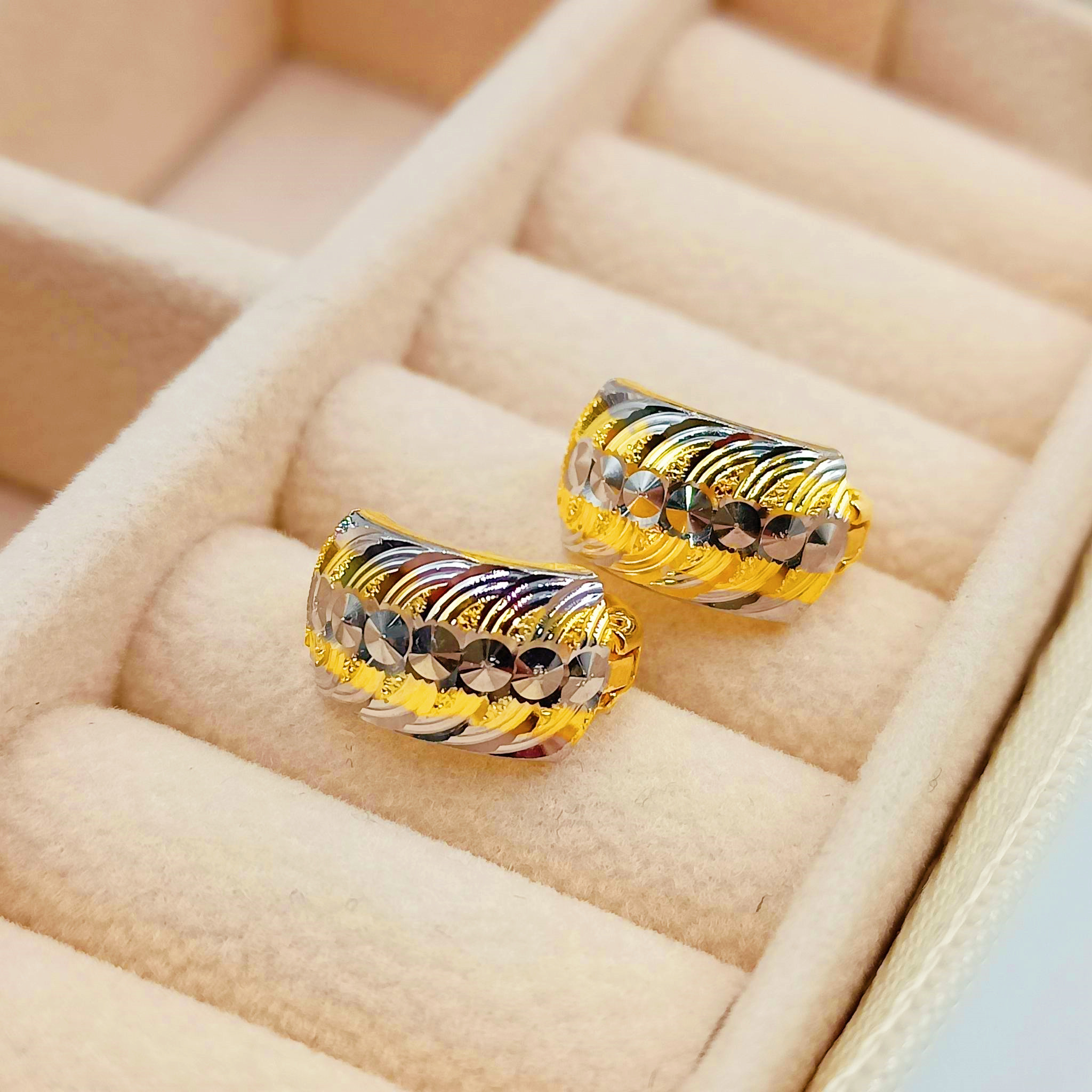 916 GOLD TWO TONE GLITTER WAVE SPRING CLIP EARRINGS – Marina Goldsmith