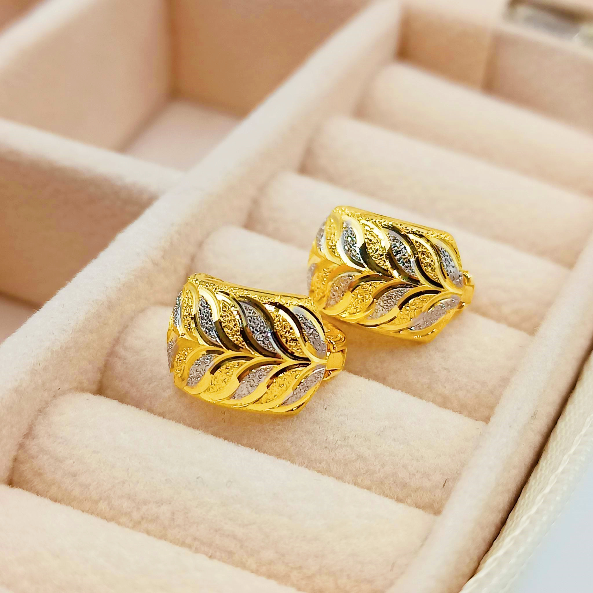 916 GOLD TWO TONE ART SPRING CLIP EARRINGS – Marina Goldsmith