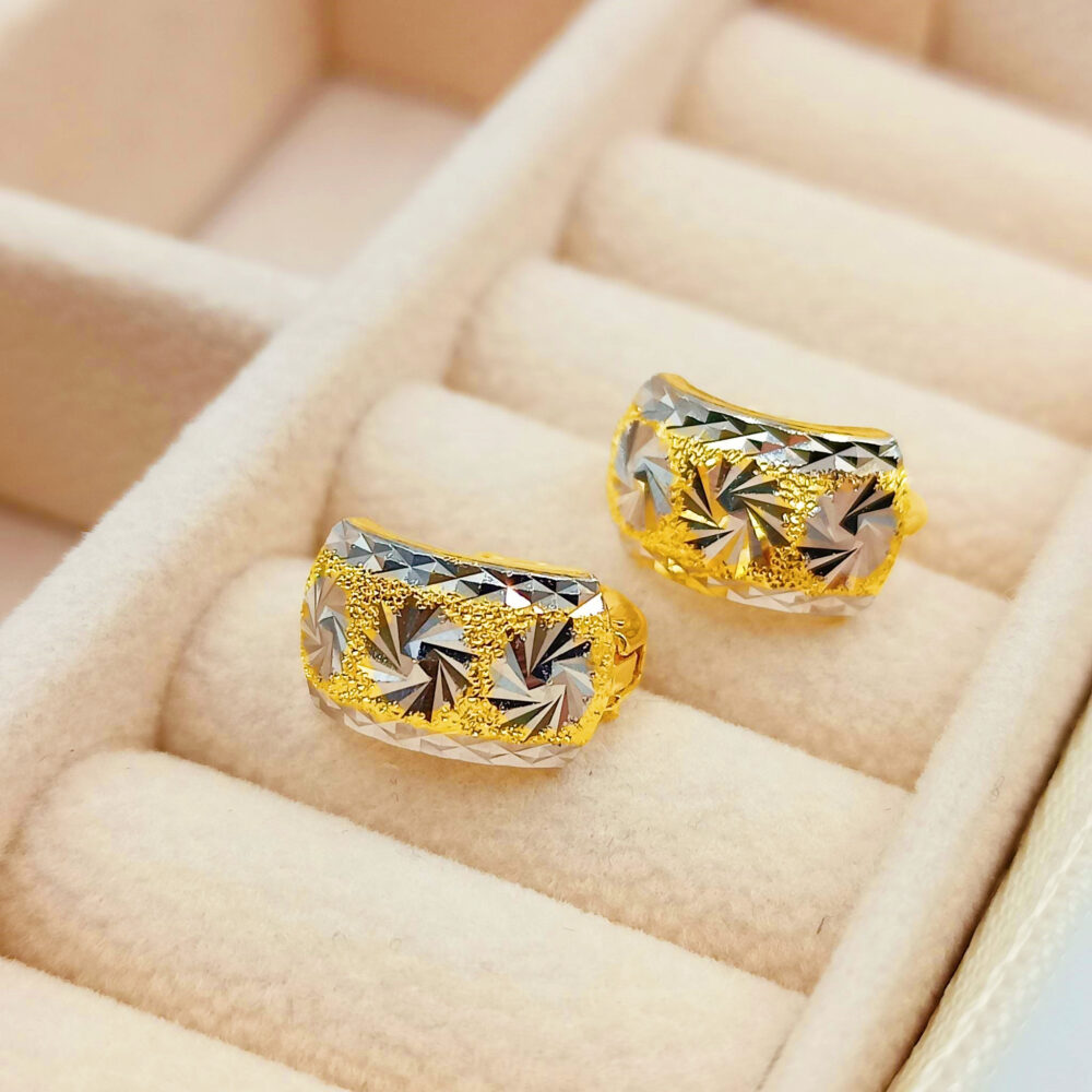 916 Gold Two Tone Windmill Spring Clip Earrings