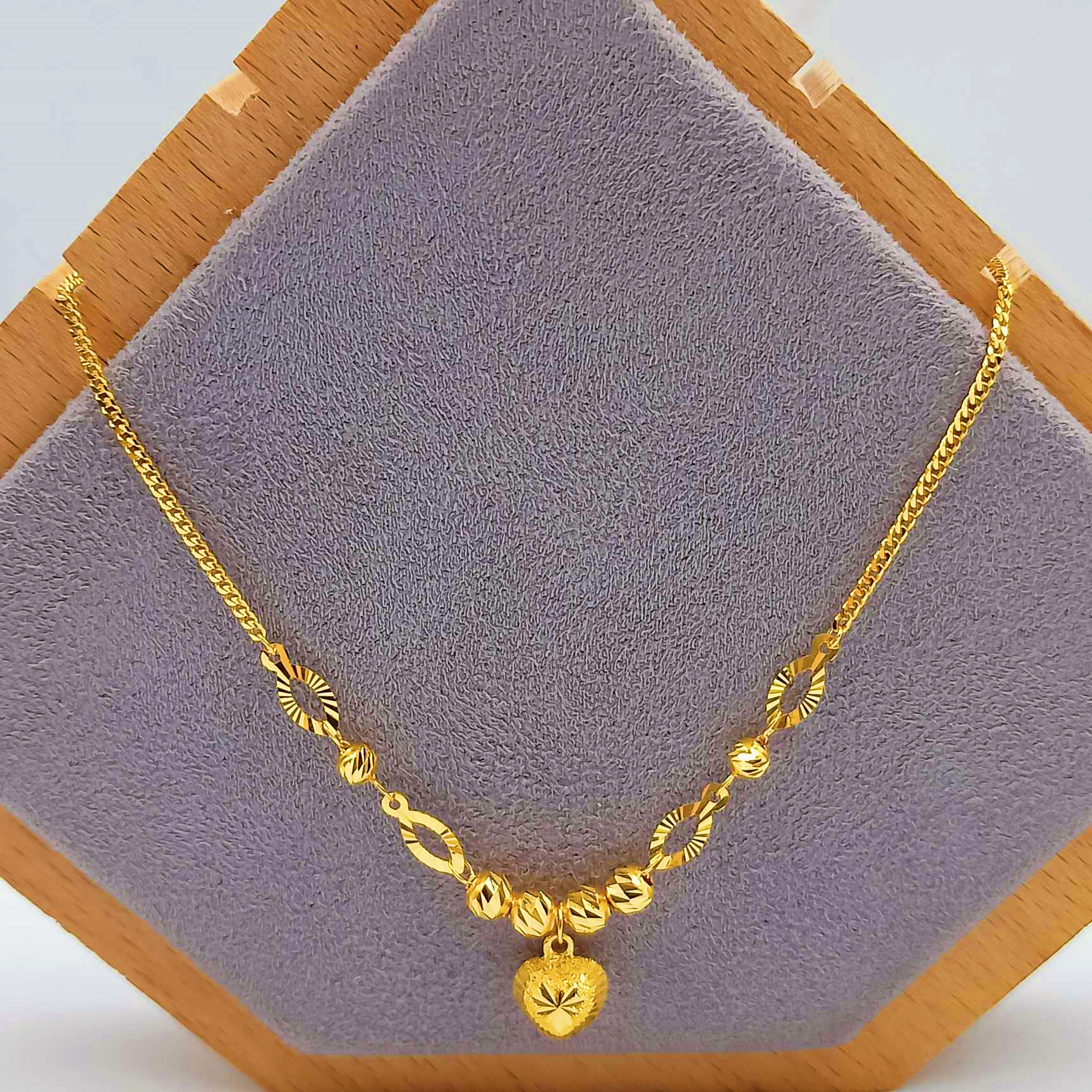 916 GOLD DANGLING SANDY HEART WITH GLITTER BEADS NECKLACE – Marina ...
