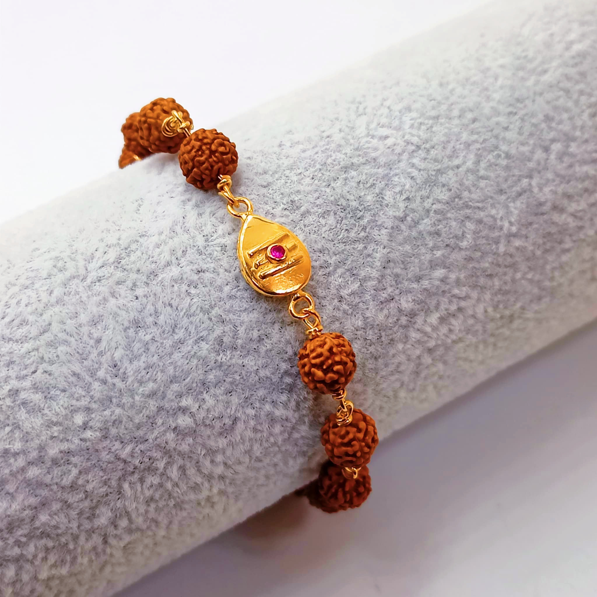 916 Gold Seeds Bracelet with Vel ( 5 Face ) – Marina Goldsmith